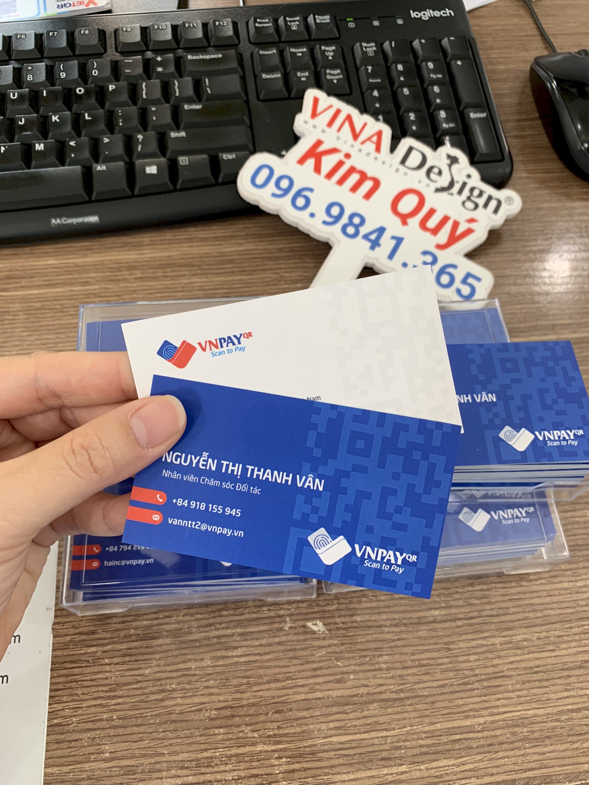 In card visit Nhân viên chăm sóc đối tác, in name card 1 hộp lấy liền ...