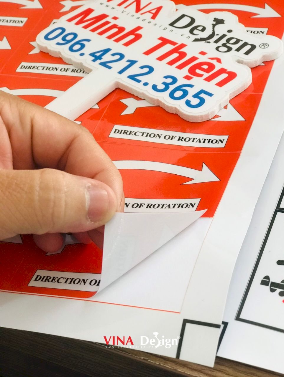 In tem chỉ dẫn Direction of Rotation, in tem Decal sữa mực dầu cán bóng ...