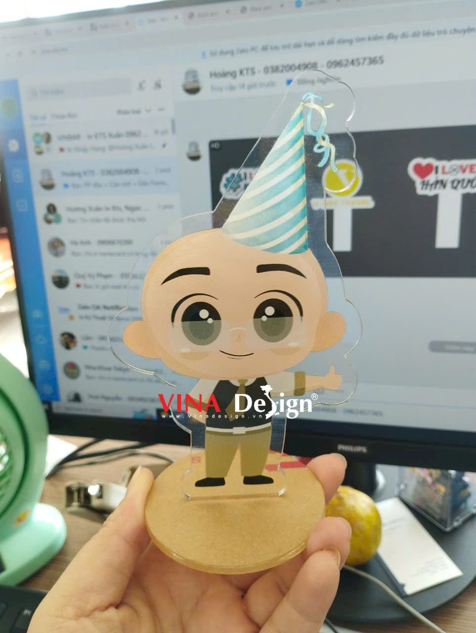 In standee chibi Mica trong 3li hình baby cute đội nón Happy Birthday ...